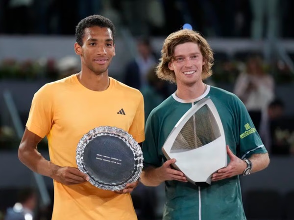 Reaksi Felix Auger Aliassime Usai Kalah Di Final Madrid Open | Liga ... Reaksi Felix Auger Aliassime Usai Kalah Di Final Madrid Open | Liga ...
